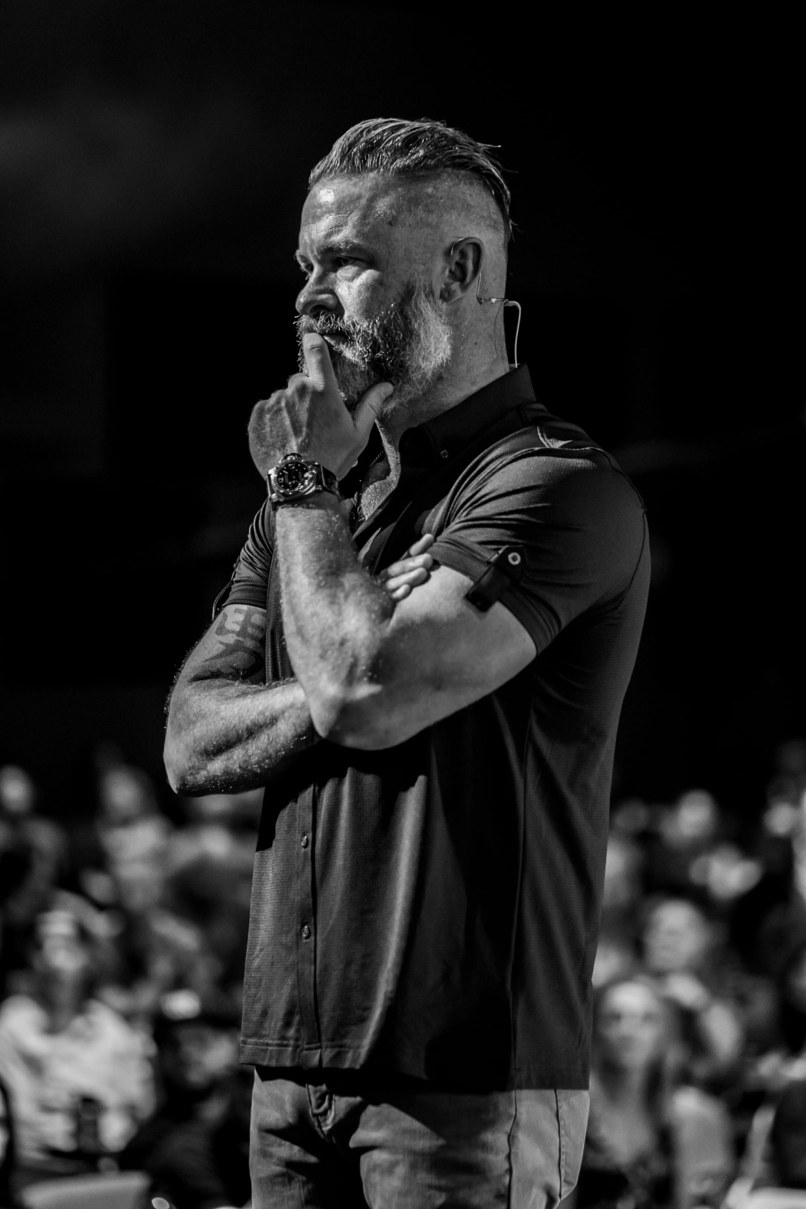 THE LIONS DEN – SEAN WHALEN